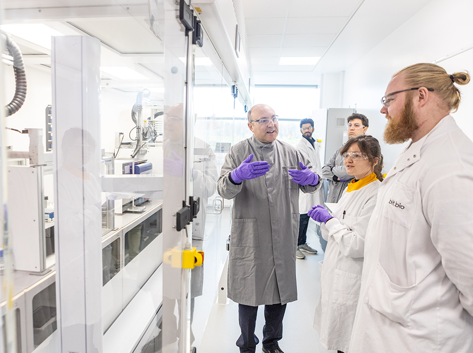 UK Science Minister Andrew Griffith MP opens bit.bio expanded labs
